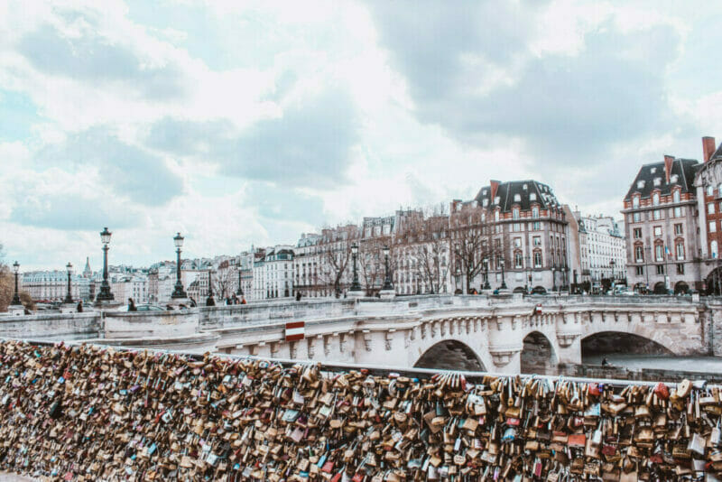 10 Most Common Tourist Scams in Paris and How to Avoid Them